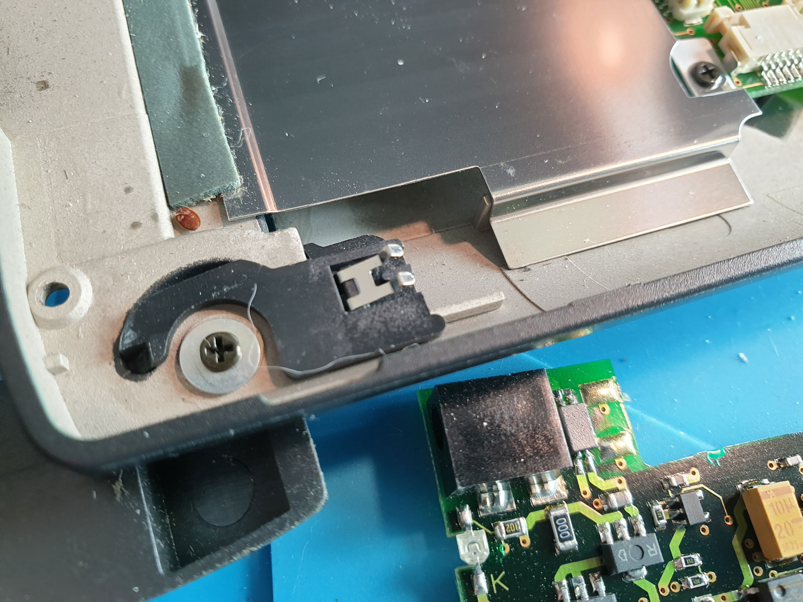 Psion Series 3mx SSD door microswitch repair - Retro Coding